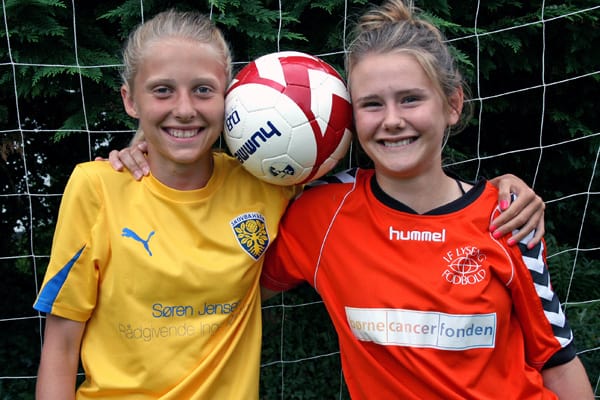 Josephine og Alberte fik succes på fodboldcamp i USA - Fodbold for piger