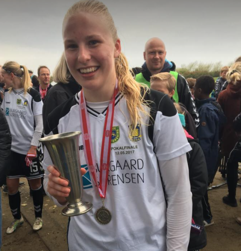Vardes Solveig Andersen kåret som pokalfighter - Fodbold for piger
