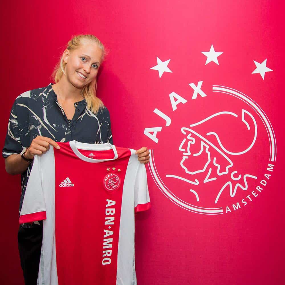 Line Røddik skifter til Ajax Amsterdam - Fodbold for piger