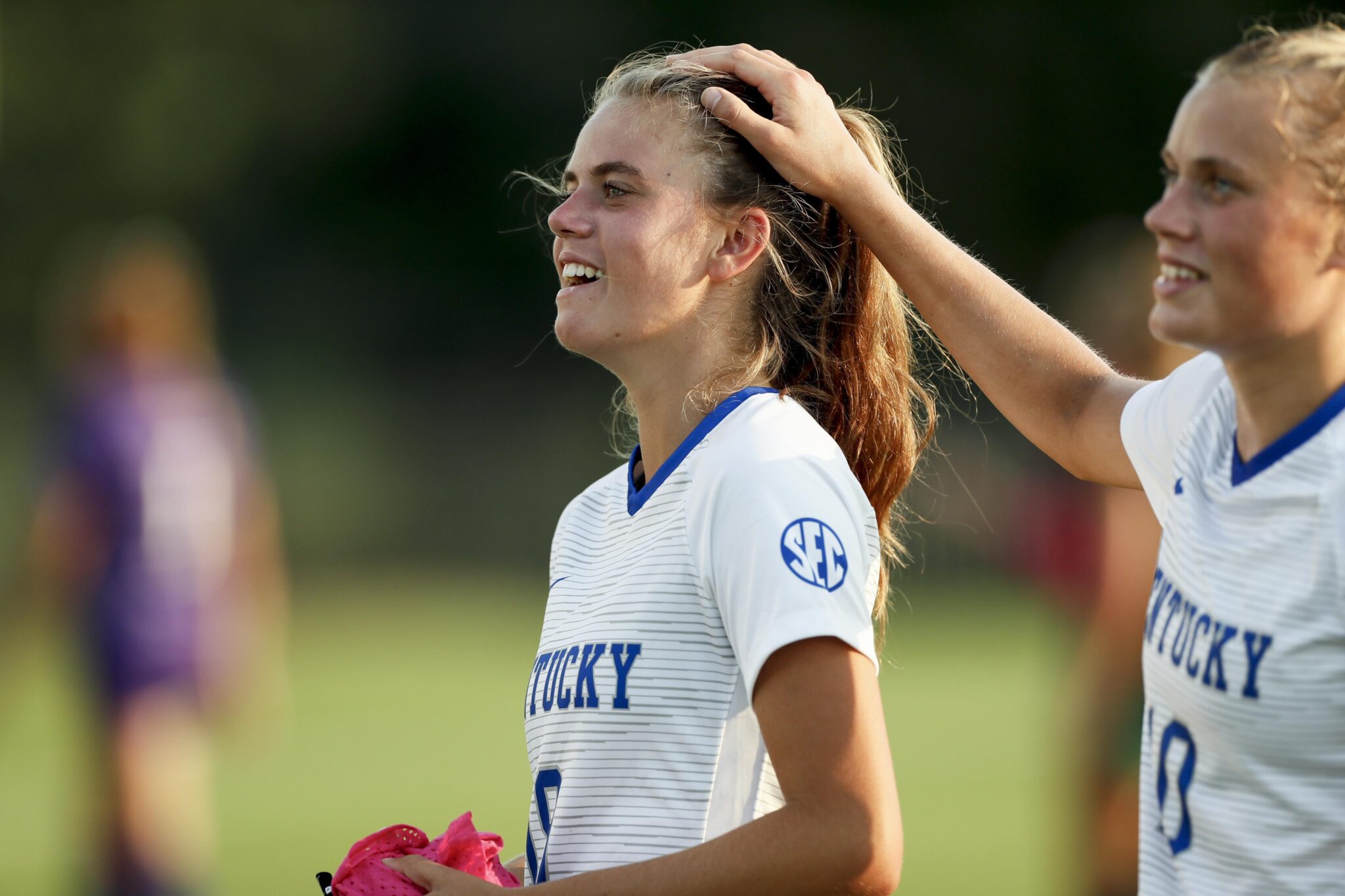 Fodbold-invalid som 19-årig: Sara lider af kompartment syndrom ...